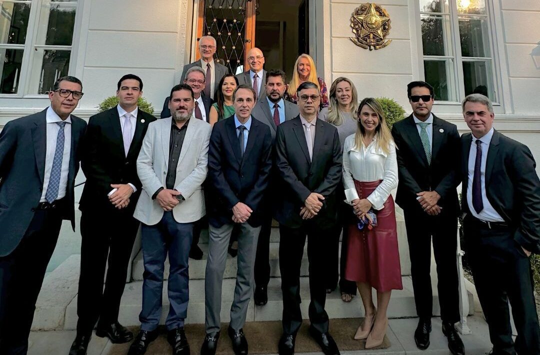 Comitiva da CNC e FENACON é recebida pelo embaixador do Brasil em ...